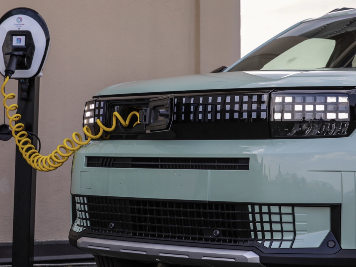 100-hp hybrid and BEV variants with 320 km range for Fiat Grande Panda