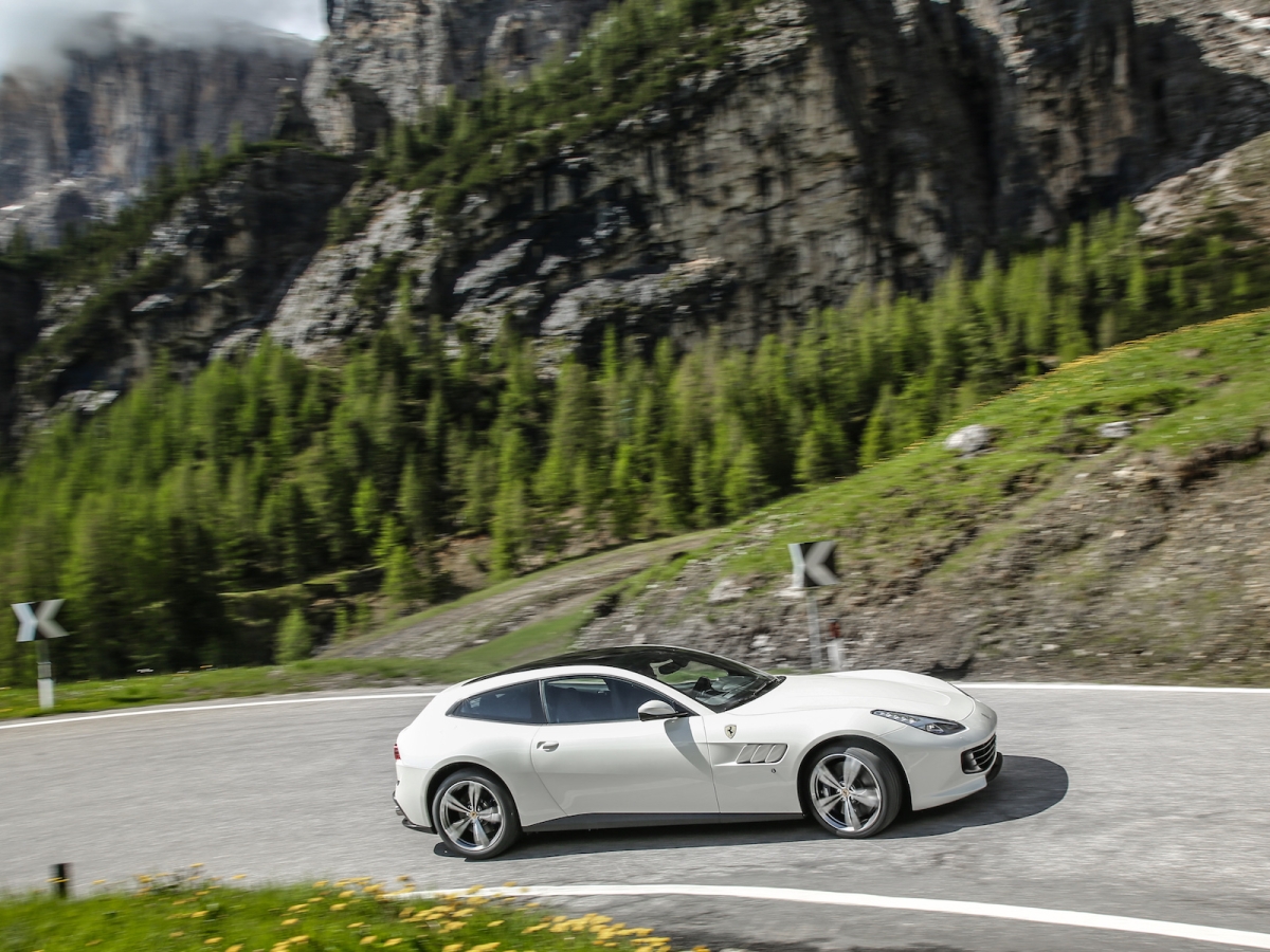 GTC4Lusso: prima Ferrari 4x4 con 4 ruote sterzanti