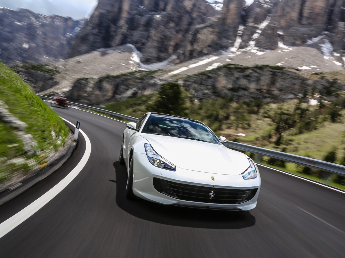 GTC4Lusso: prima Ferrari 4x4 con 4 ruote sterzanti