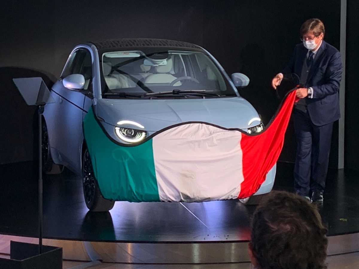 New Fiat 500, the first FCA car born full electric is also 3+1