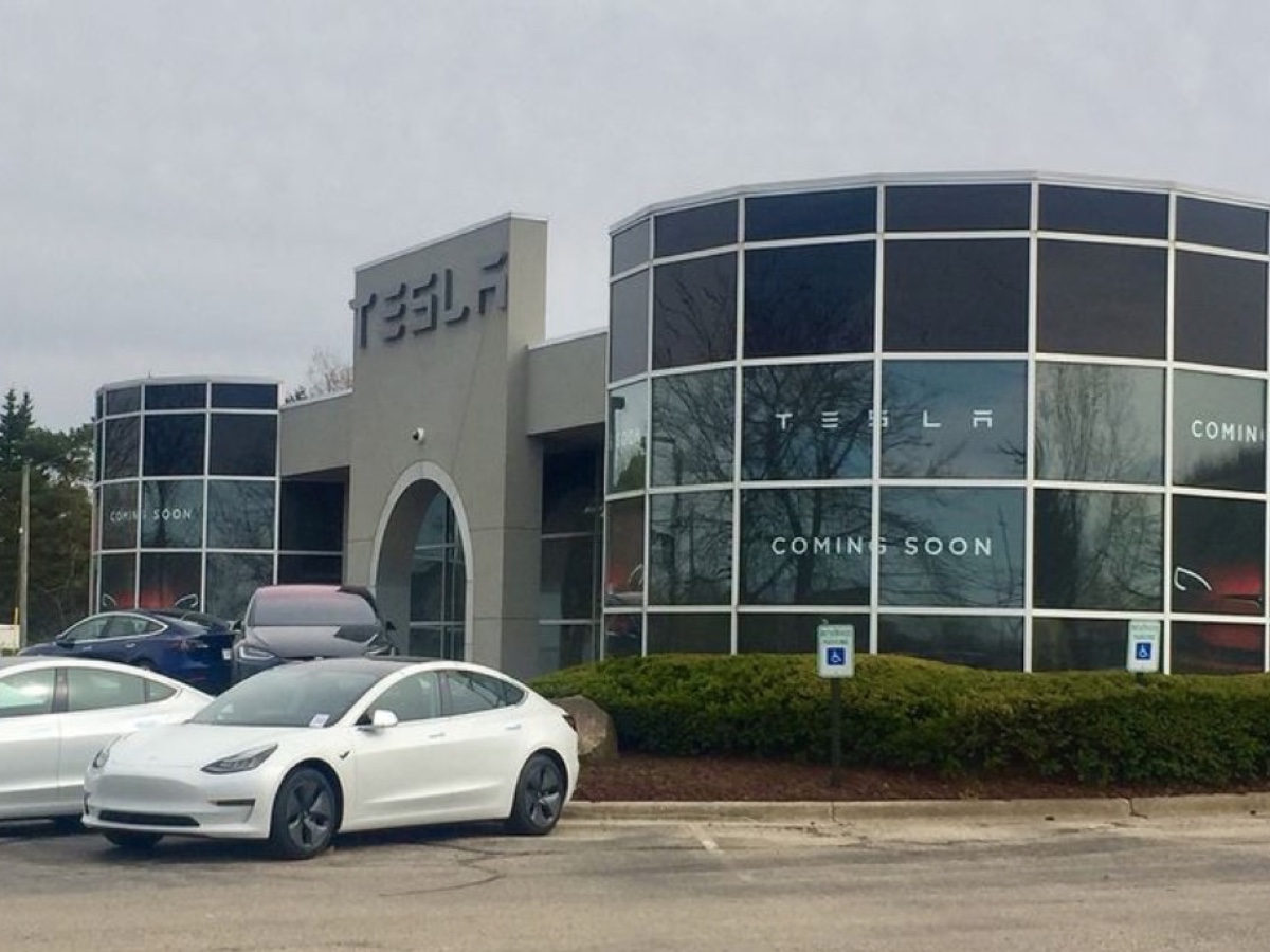 Tesla captures US luxury crown sales in 2022