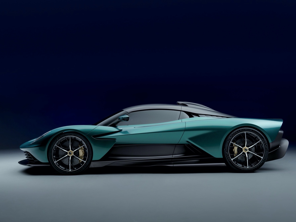 Valhalla, 963 hp for Aston Martin's first hybrid mid-engine supercar