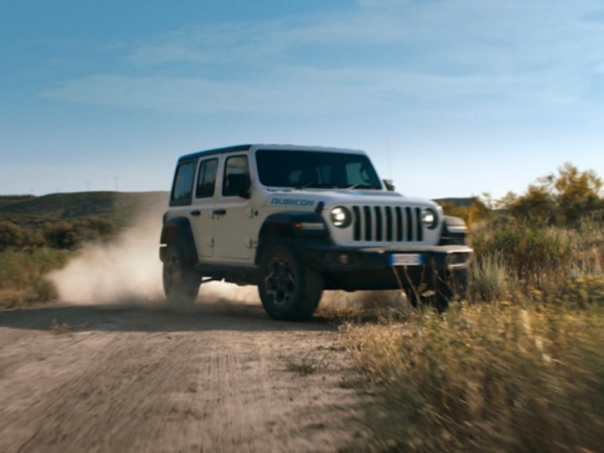 Jeep 4xe range on air with the "Thunderbolt" commercial