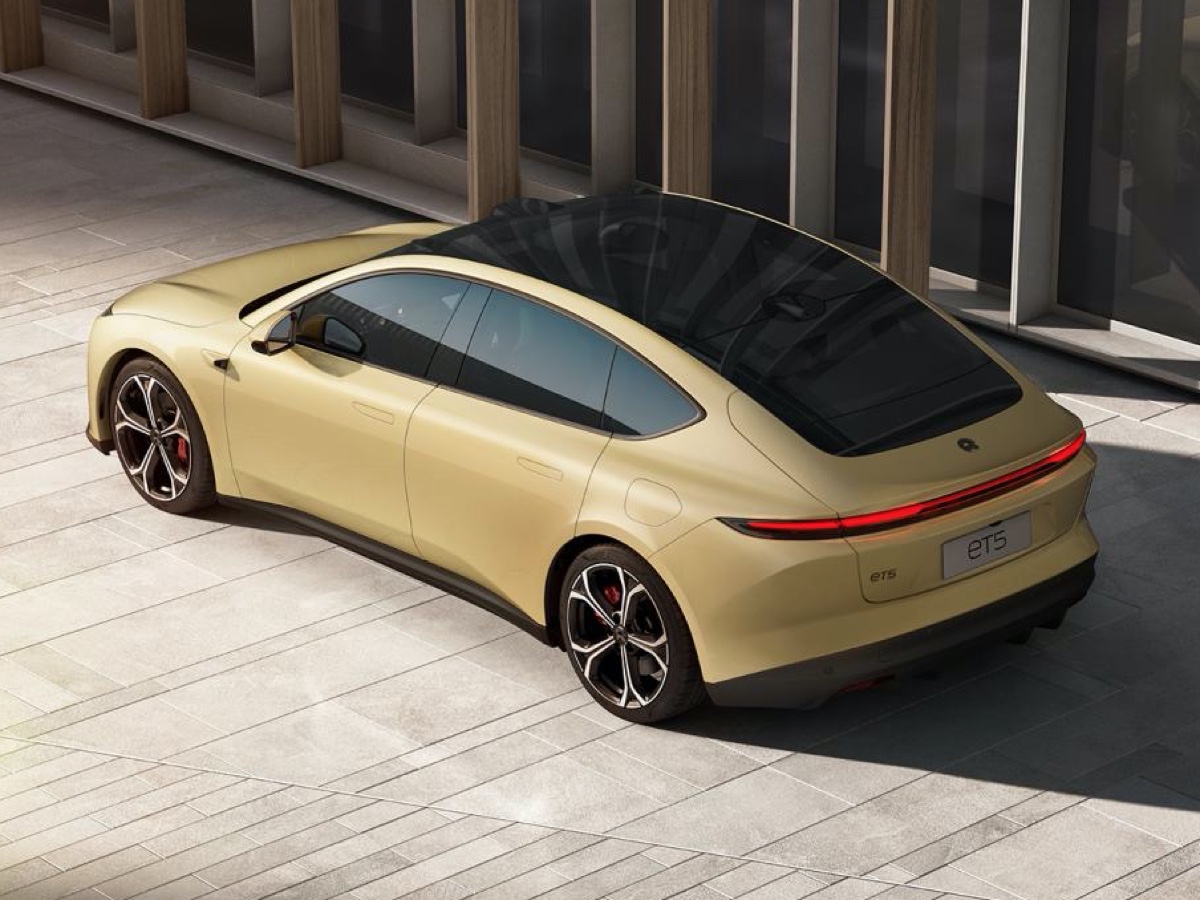 Autonomia di 1.000 km per la Nio ET5, l'EV che sfida la Model 3