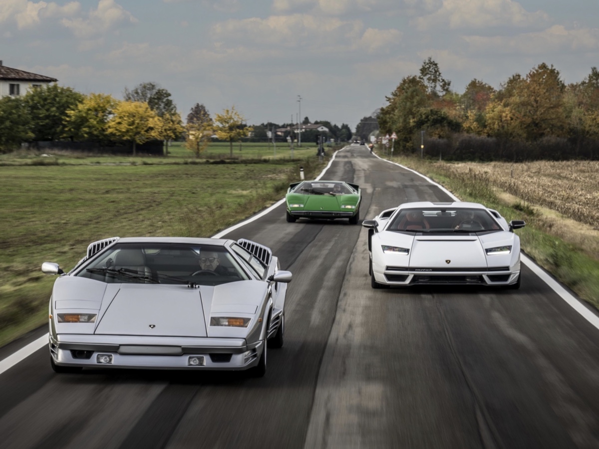 The Lamborghini Countach LPI 800-4 on the road for the first time