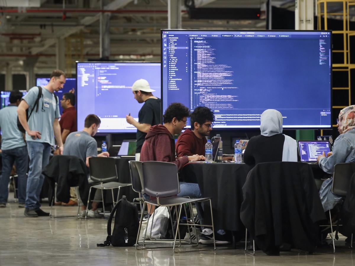 22,000 dollars to university teams participating in the first ...