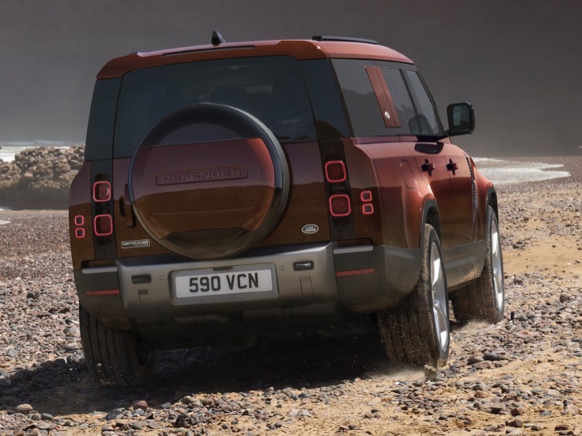 Nuova variante 130 a 8 posti per la Land Rover Defender