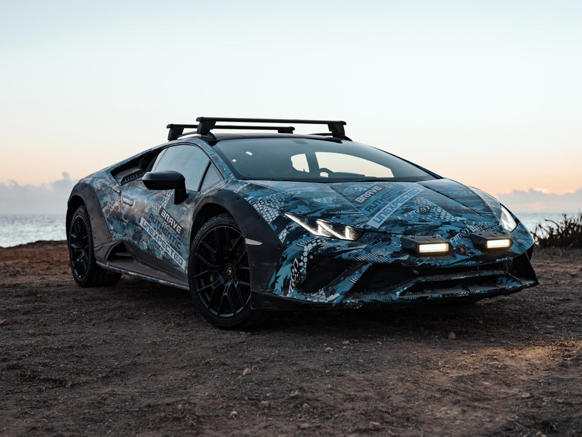 Beyond the Concrete, Lamborghini unveils the Sterrato version of the ...