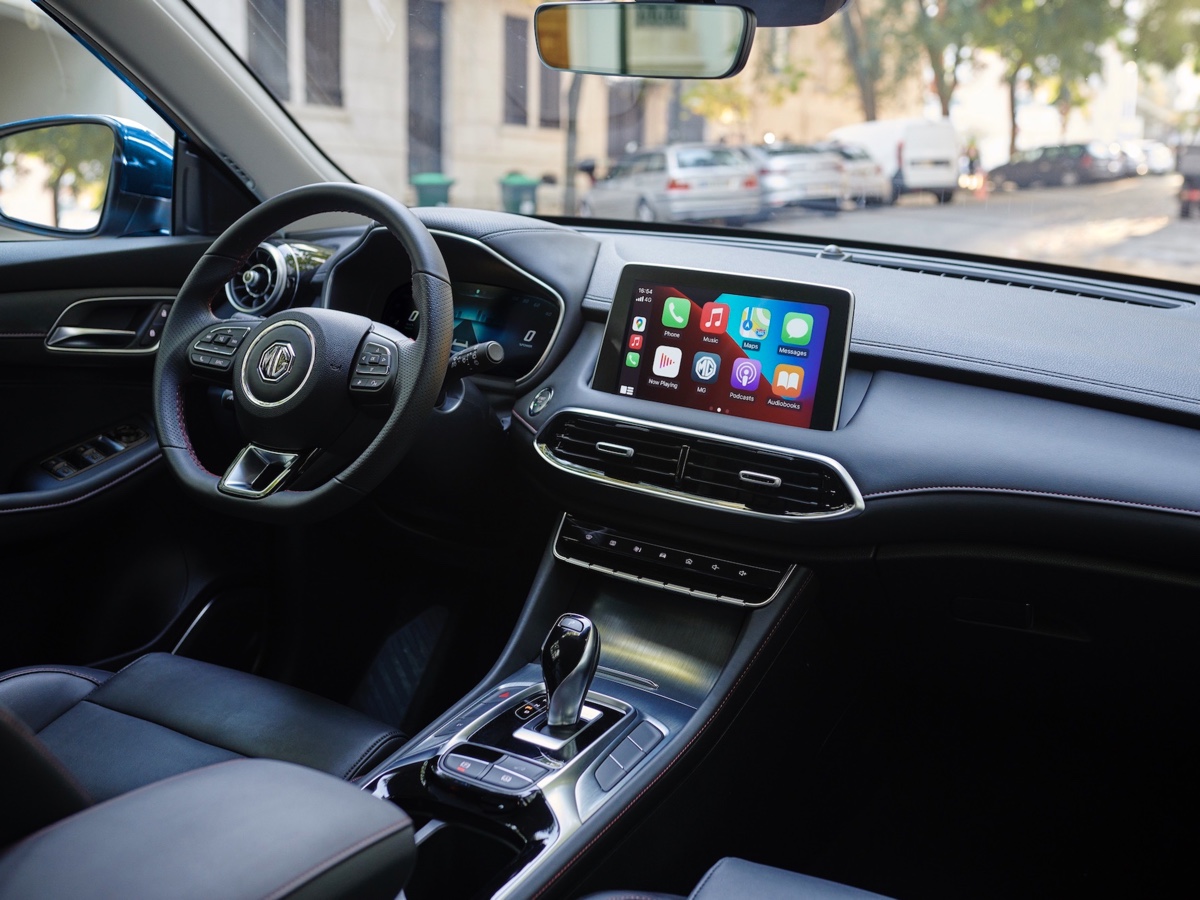 The MG HS, a gasoline variant of the EHS C-SUV on sale starting at ...