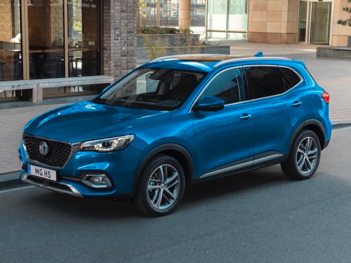The MG HS, a gasoline variant of the EHS C-SUV on sale starting at ...