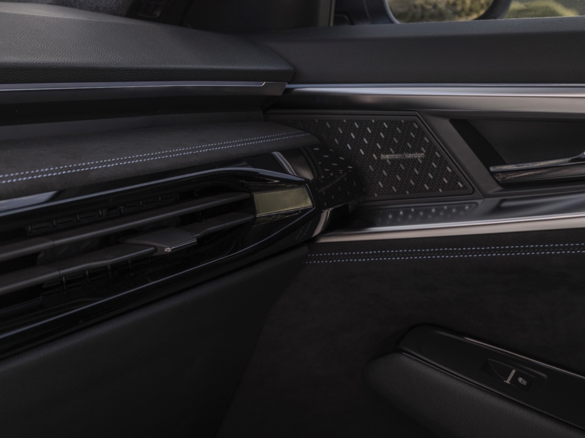 Harman Kardon premium audio system for the Renault Austral