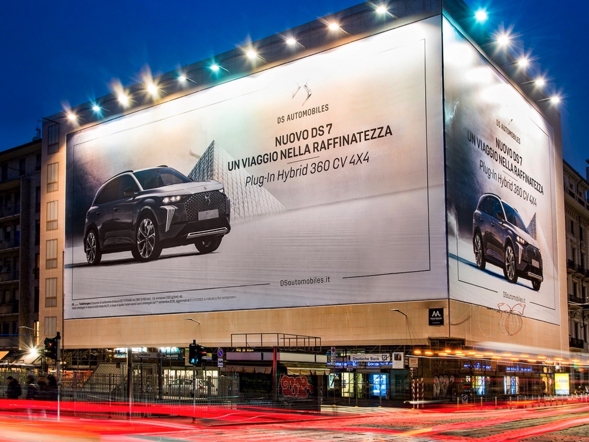 Maxi-billboard of 300 square meters in Milan for the new DS 7