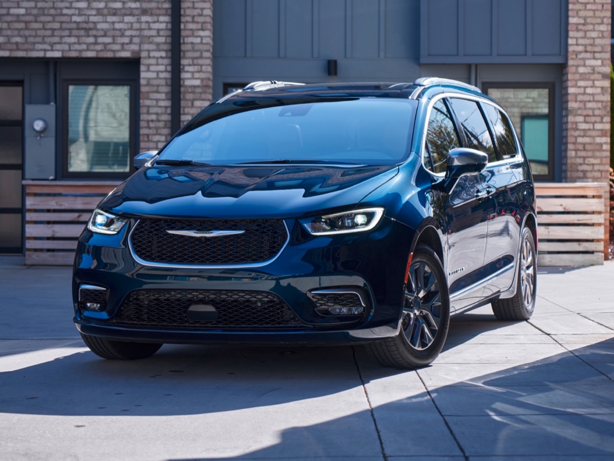Stellantis recalls 76,000 Chrysler Pacifica Hybrids in the U.S. for ...