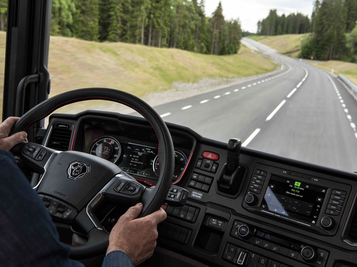Consumi ridotti fino al 2% con il nuovo Cruise Control adattivo Scania