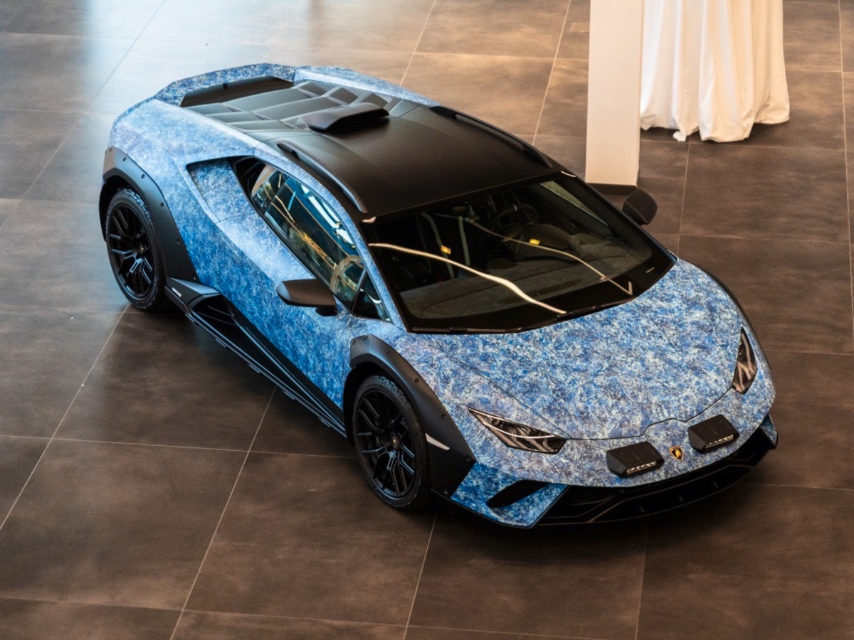 Lamborghini, consegnata a Milano la one-off Huracan Sterrato “Opera Unica”